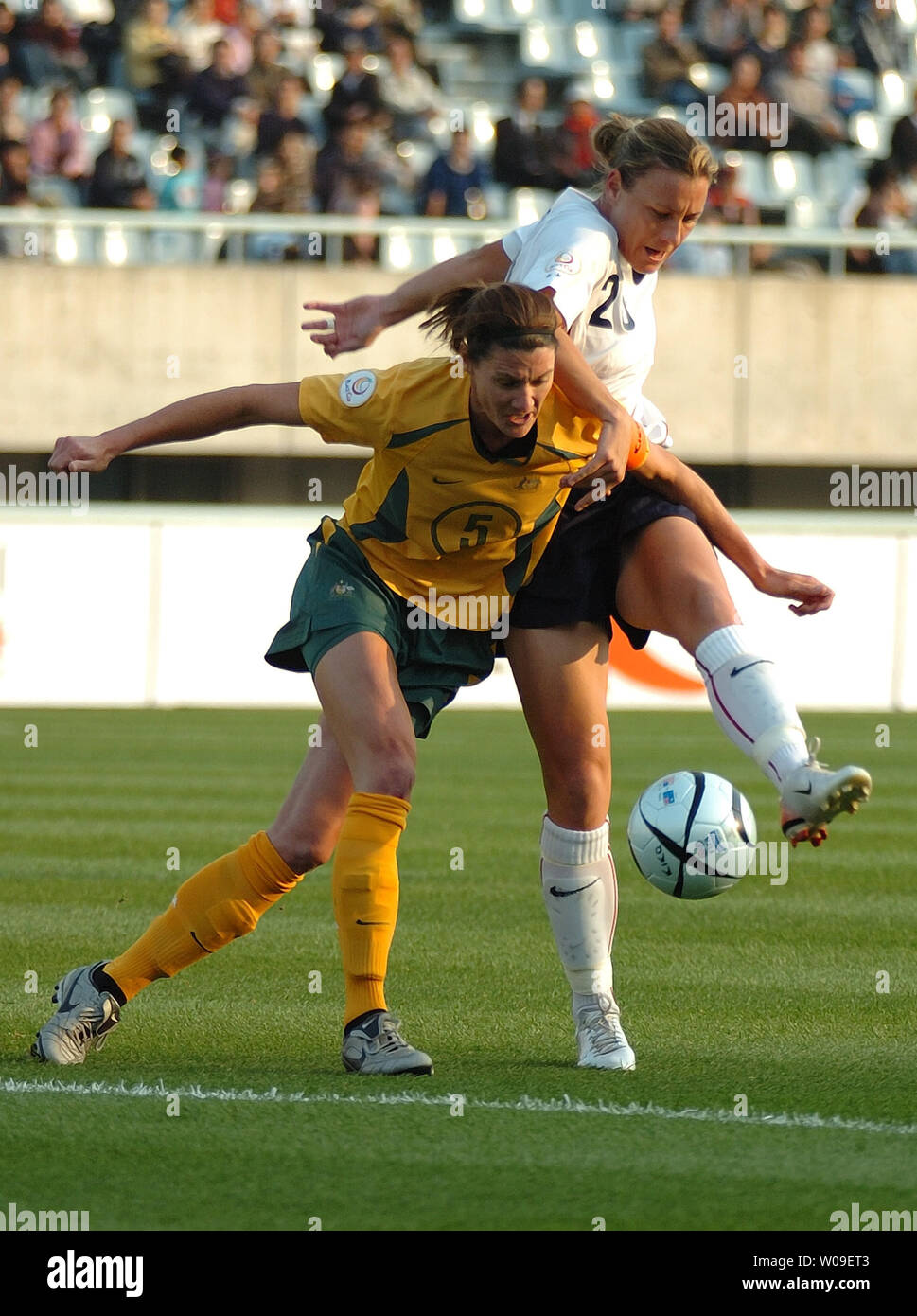Team Australia's Salisbry Sheryl (DF, L) and Team USA's Mary Wamback ...