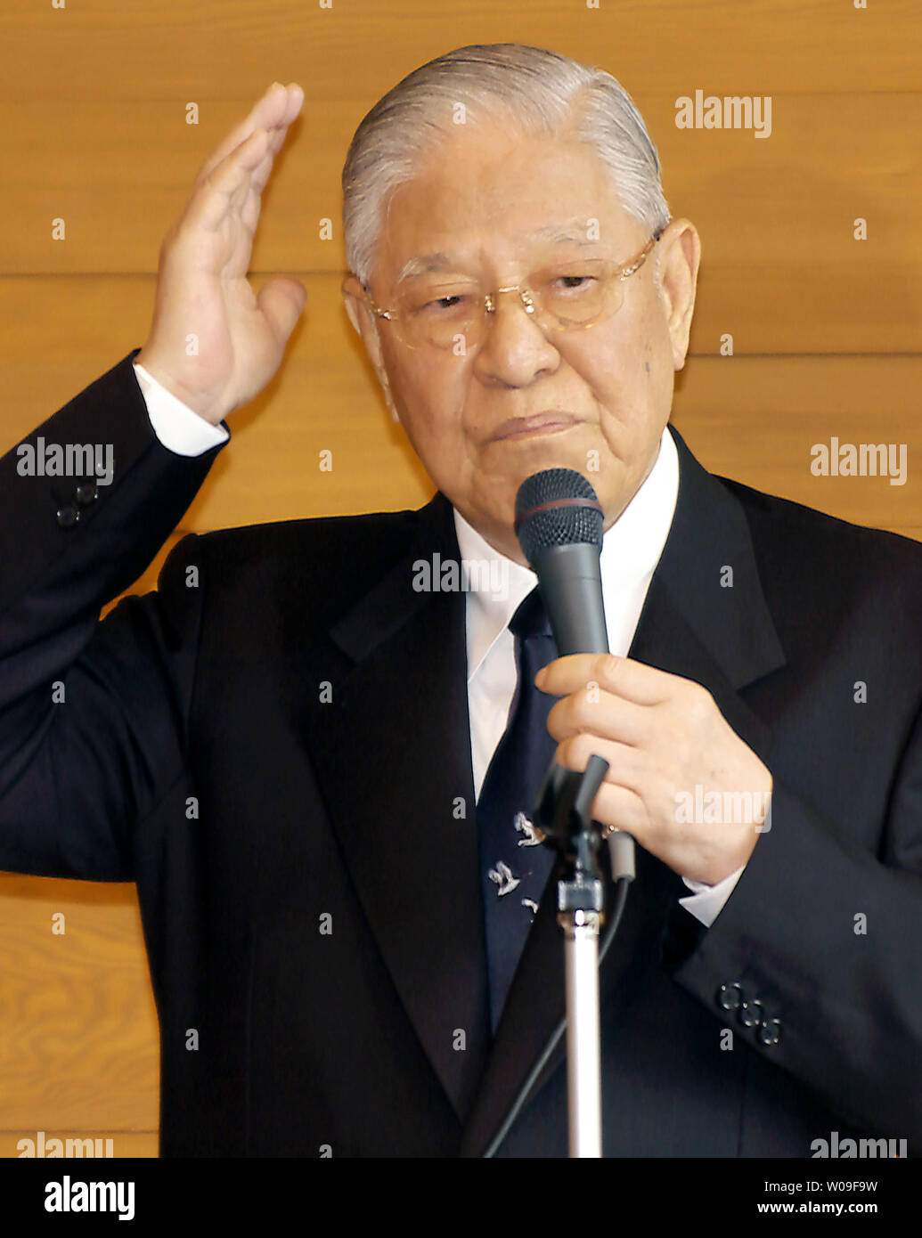 Former Taiwanese President Lee Teng-hui speaks to an audience after ...