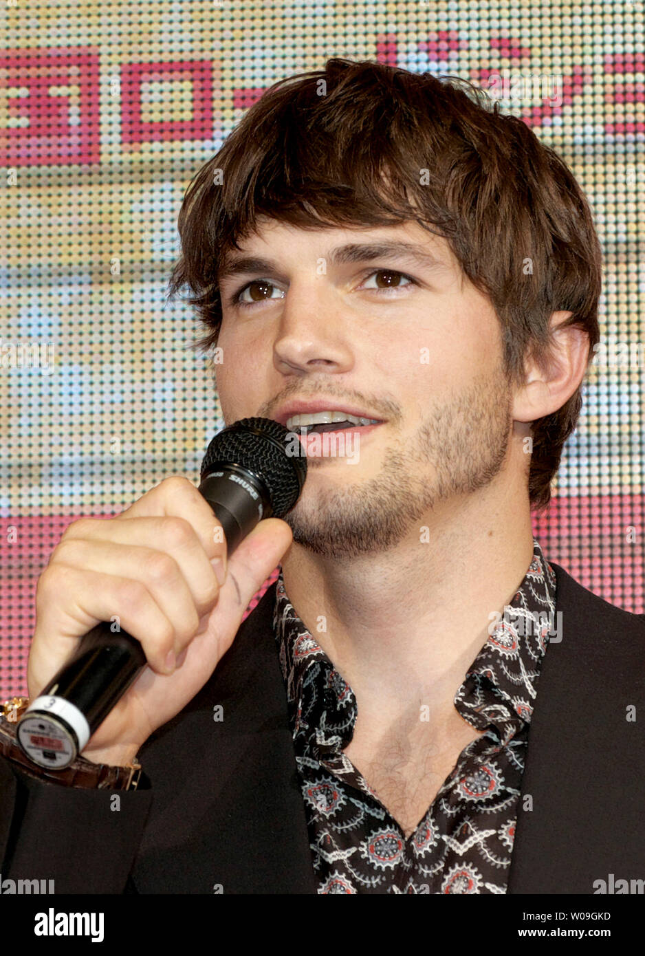 Actor Ashton Kutcher attends the premiere of the film "What Happens in ...