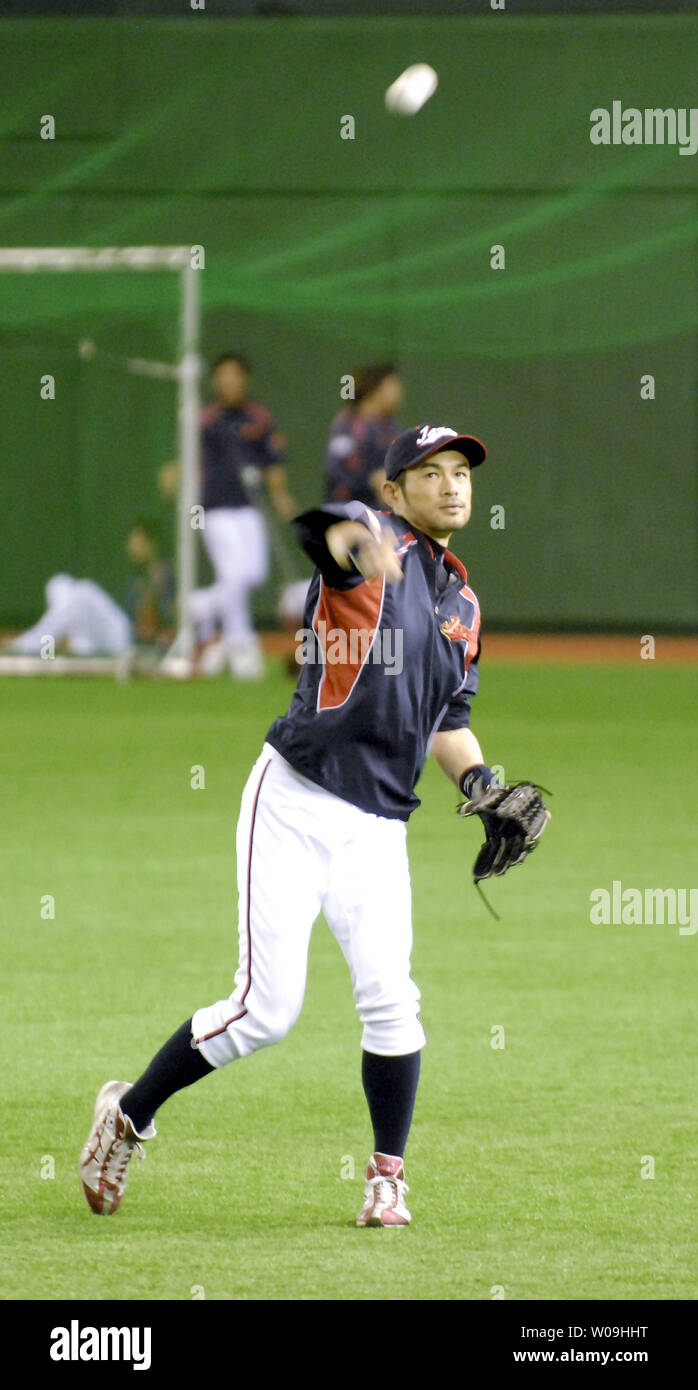 Ichiro Suzuki works out for the "World Baseball Classic Tokyo round" at ...