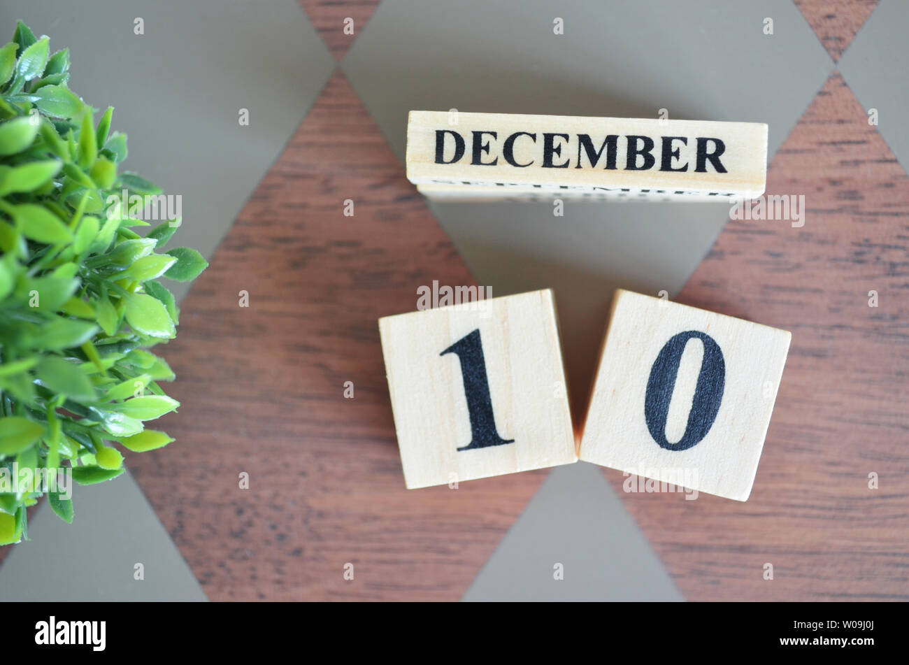 Date of December month with leaf on diamond pattern table for ...