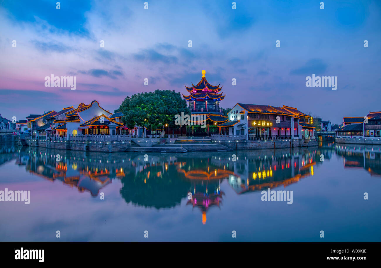 Night shades of Jinji Lake, Suzhou Stock Photo - Alamy