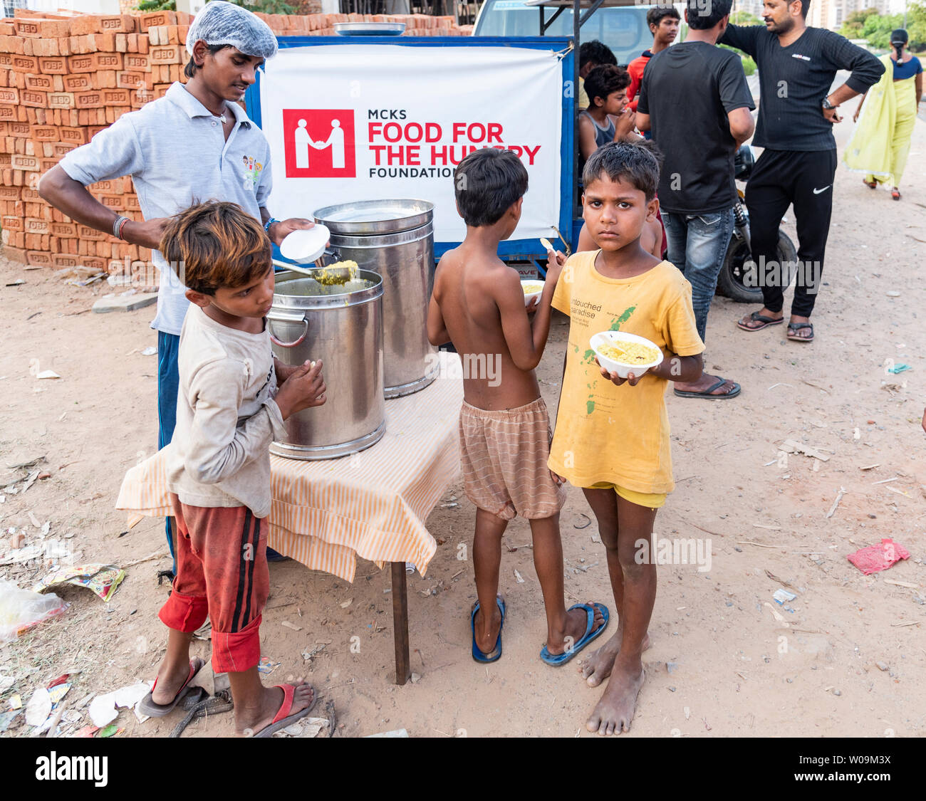 Starving children india hi-res stock photography and images - Alamy