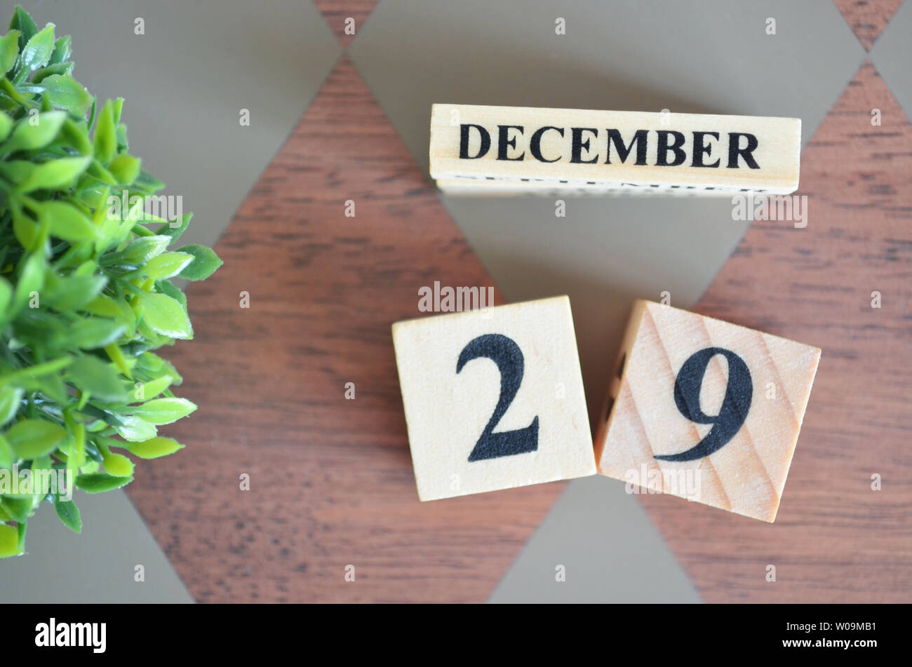 Date of December month with leaf on diamond pattern table for ...