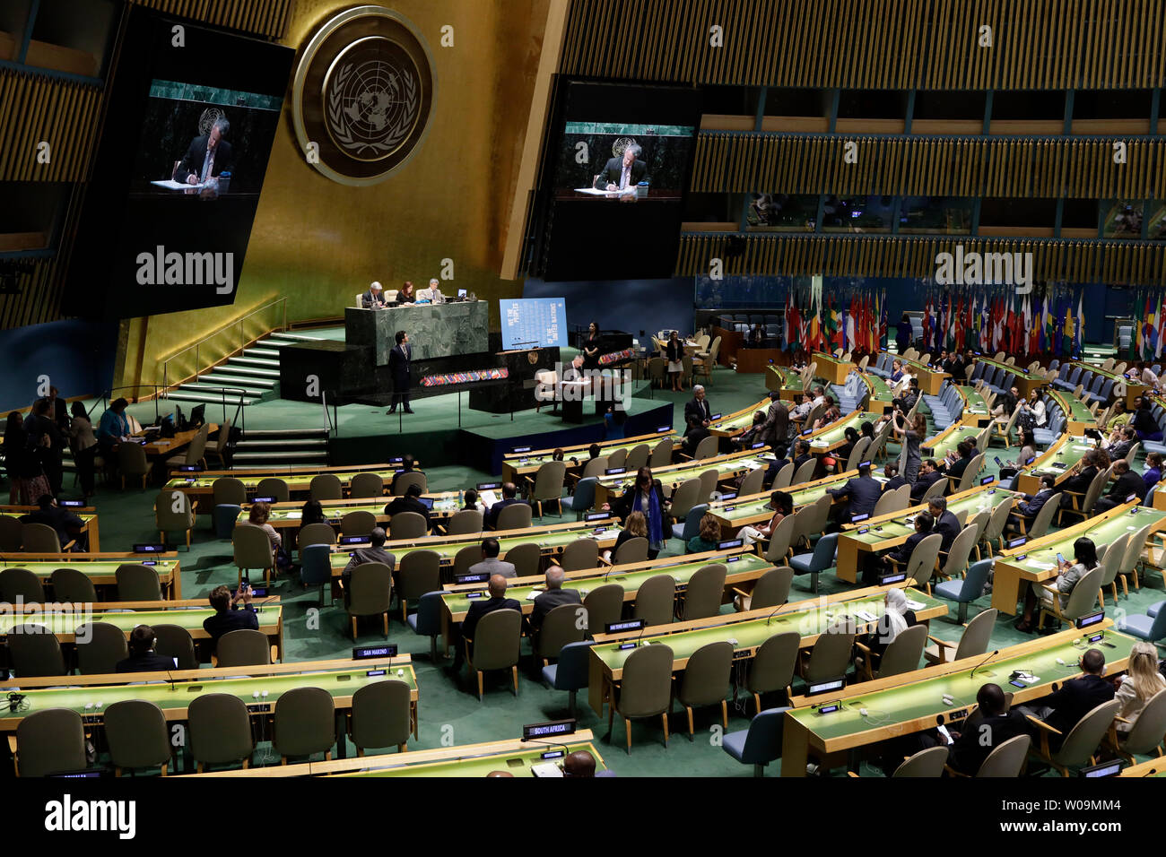 The signing the united nations charter hi-res stock photography and ...