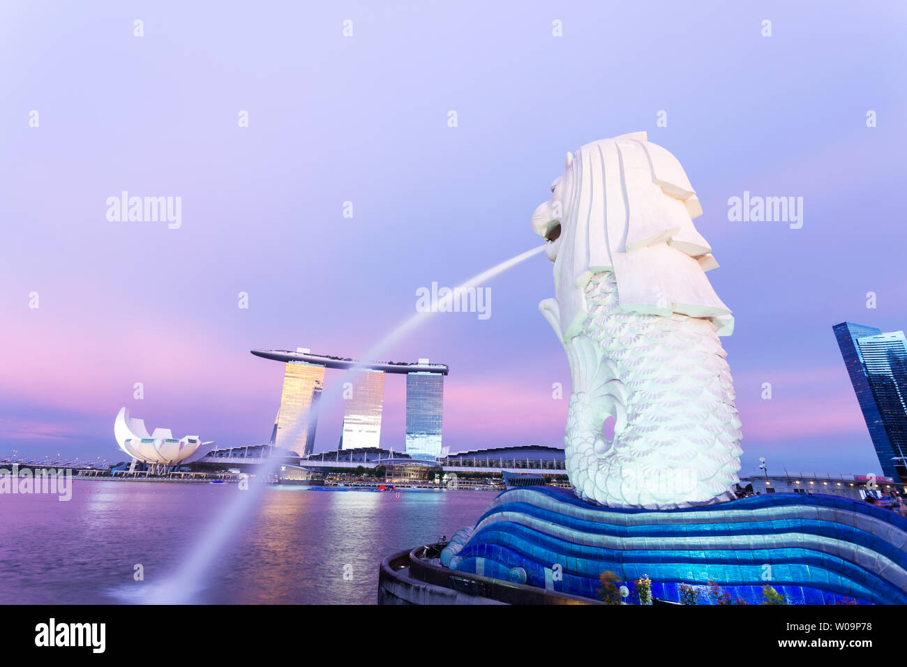 Mannequins stand hi-res stock photography and images - Alamy