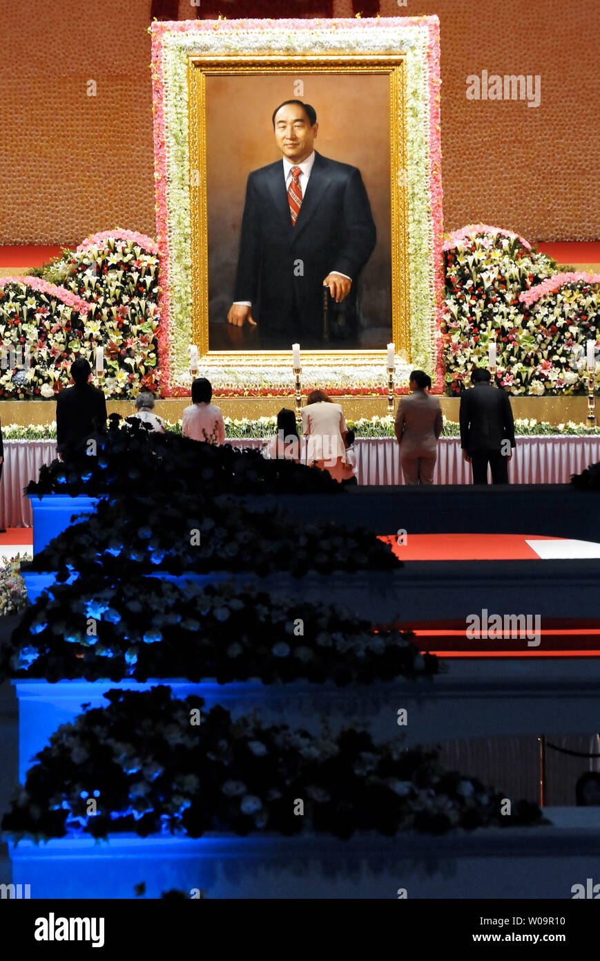 Members of the Unification Church pay their respects to the church's ...