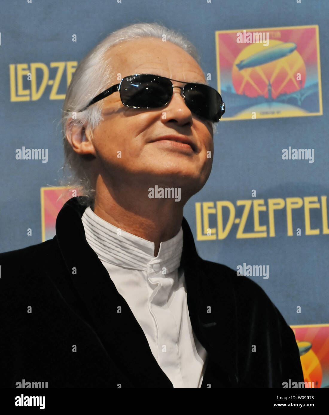 Jimmy Page attends a stage greeting for the film "Led Zeppelin ...