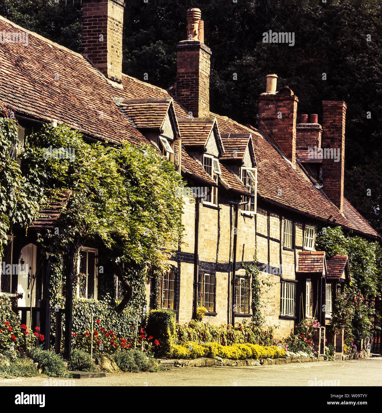 Warwick road end hi-res stock photography and images - Alamy