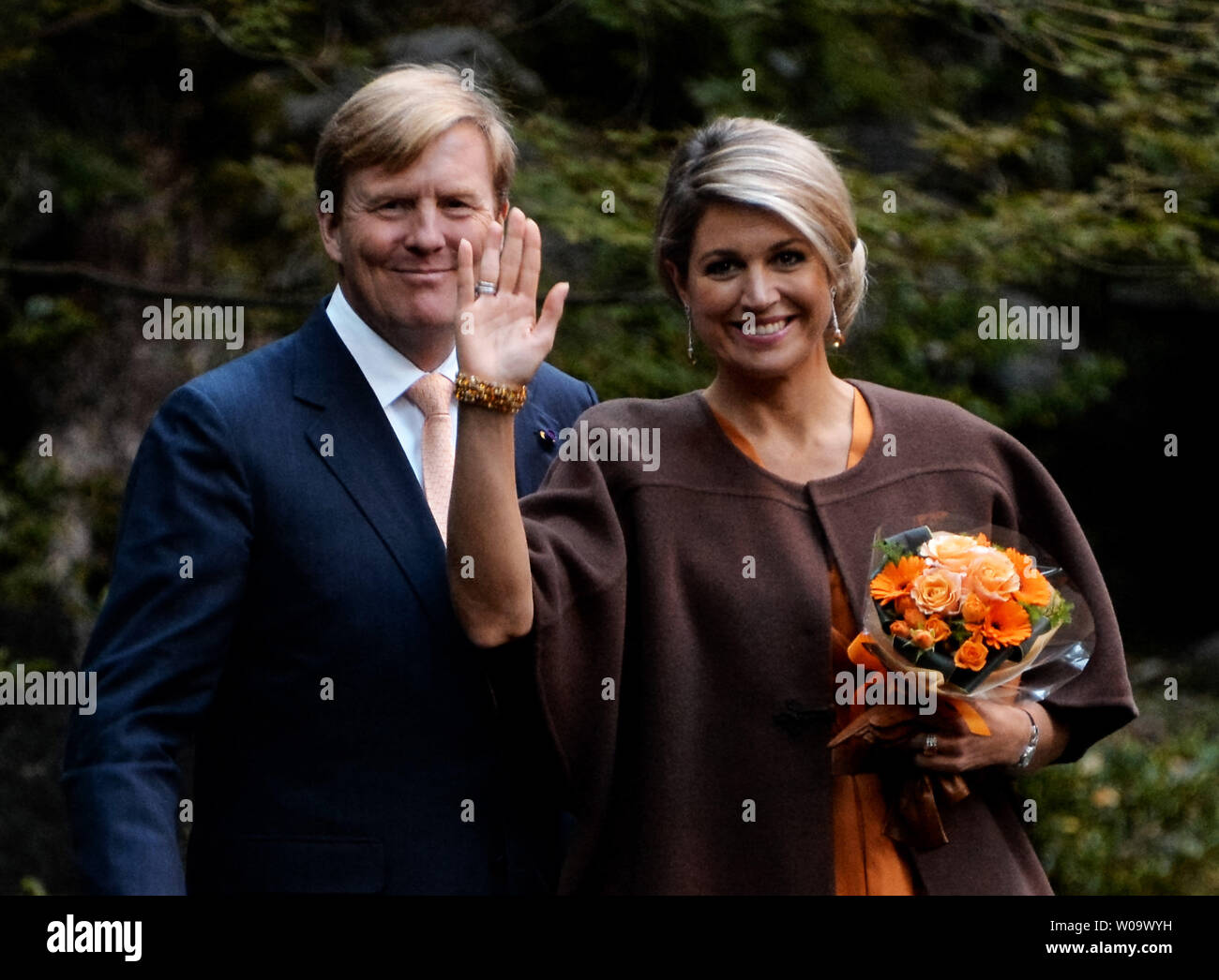 King Willem-Alexander (L) and Queen Maxima of the Netherlands visit ...