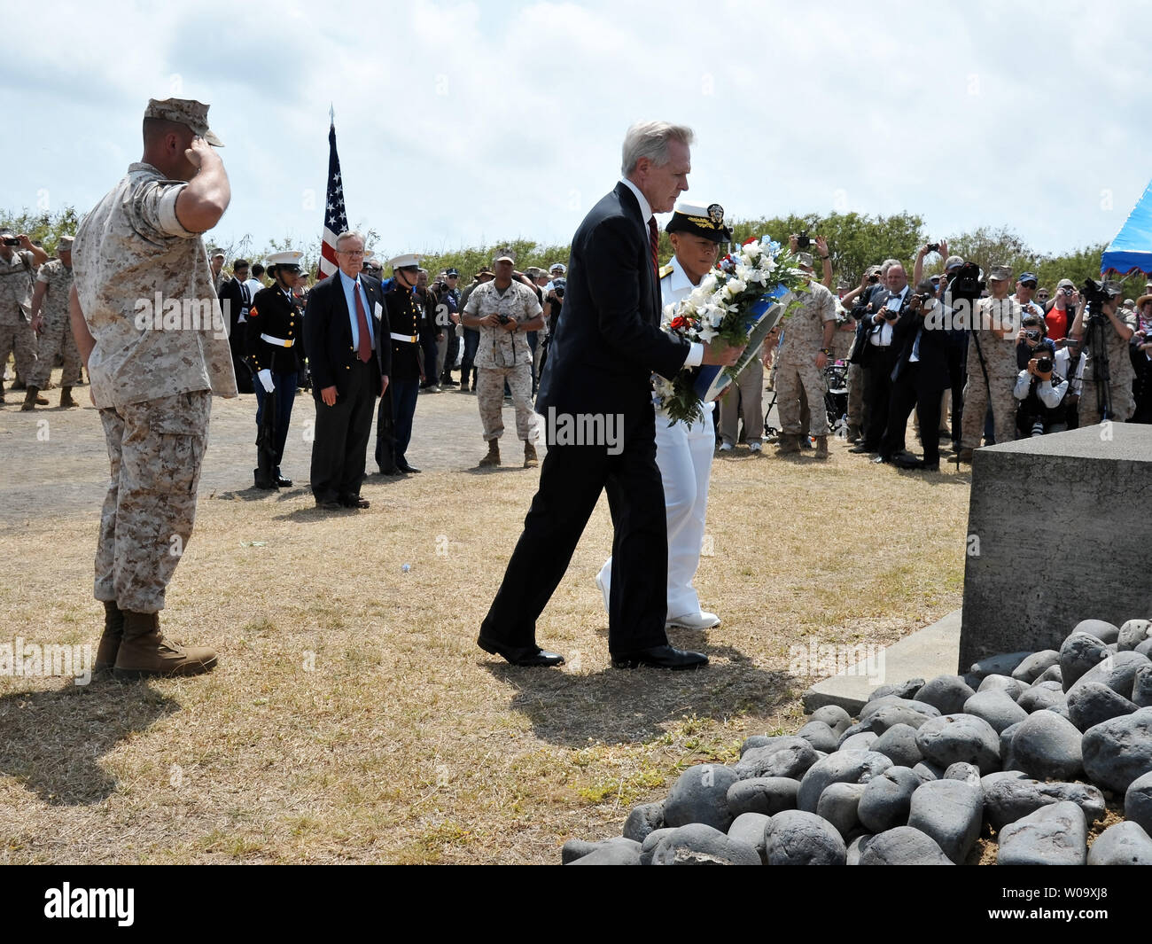 70th anniversary of the battle of iwo jima hi-res stock photography and ...