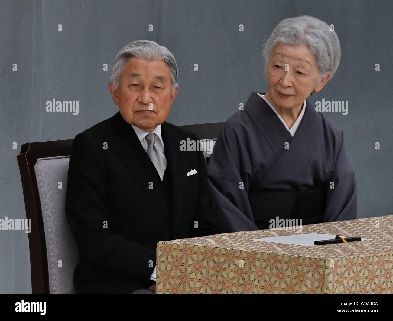 Japan's Emperor Akihito(L) and Empress Michiko attend the memorial ...