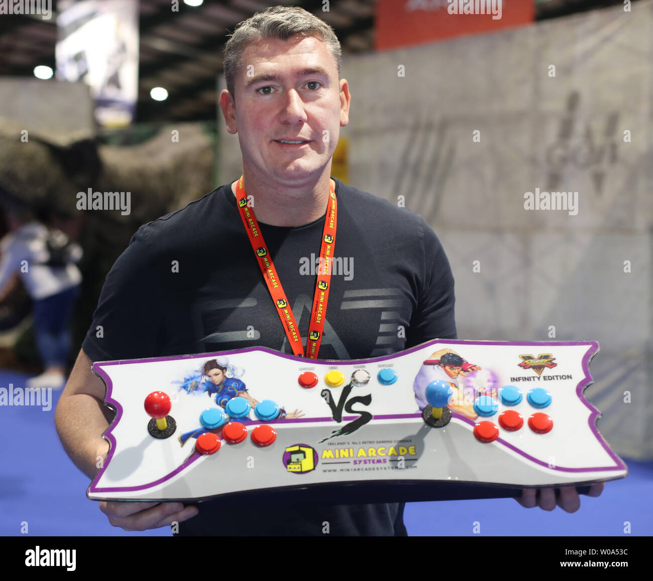 Arcade machines hi-res stock photography and images - Alamy