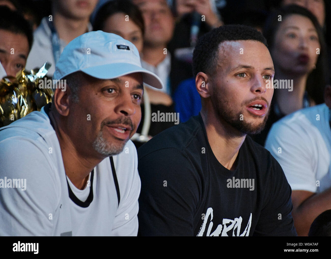 Golden State Warriors Point guard Stephen Curry(R) and his father Dell ...