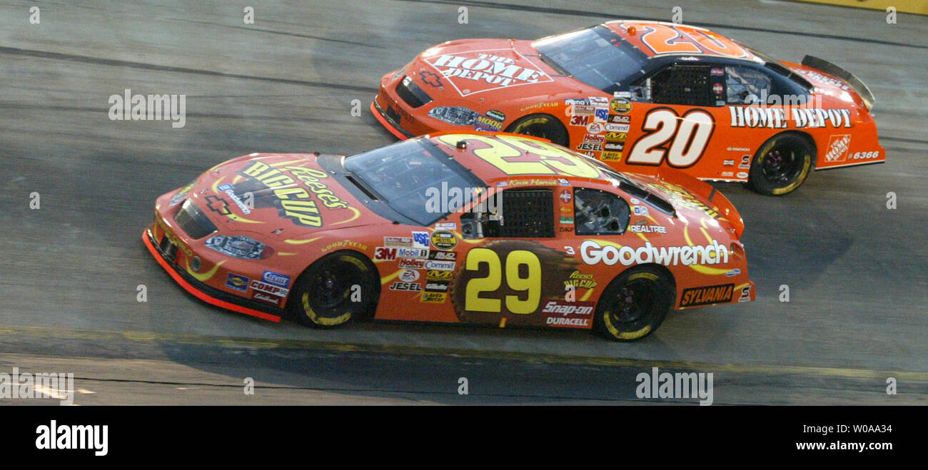 Kevin Harvick, 29, races Tony Stewart, 20, through turn two at Bristol ...