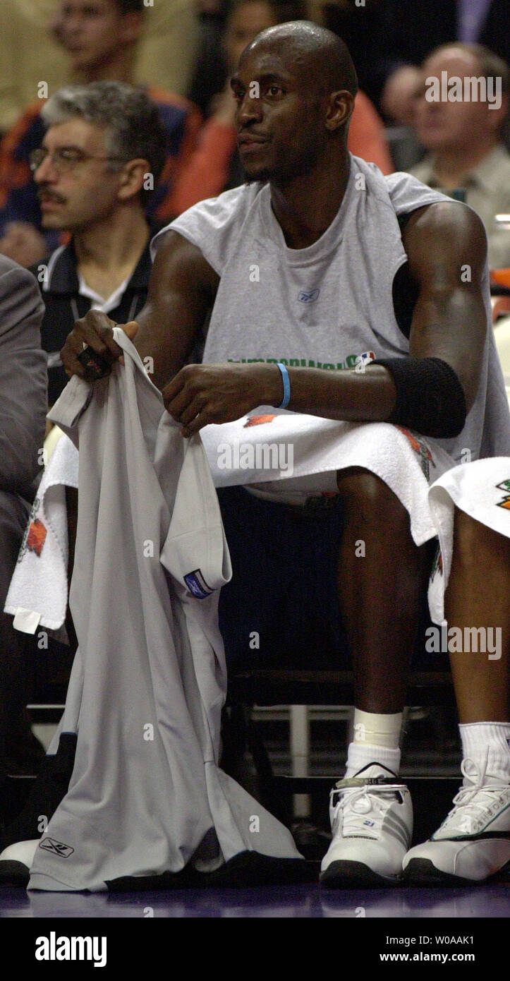 Kevin garnett timberwolves air hi-res stock photography and images - Alamy