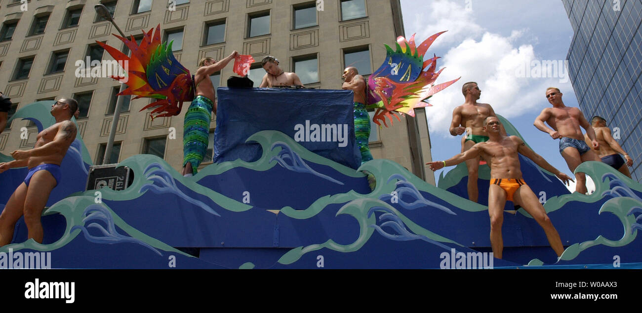 Pride floats in toronto hi-res stock photography and images - Alamy