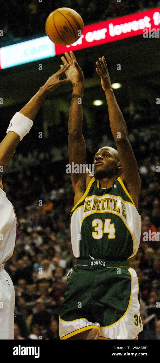 Seattle supersonics ray allen hi-res stock photography and images - Alamy