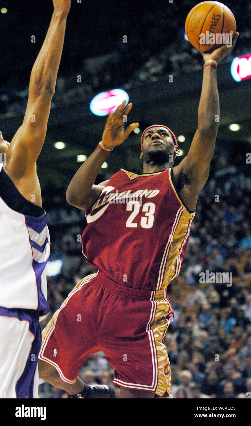 Lebron james action shot hi-res stock photography and images - Alamy