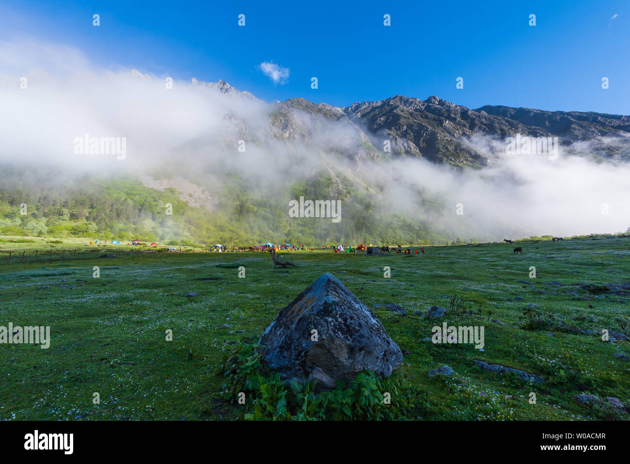 Gonga Snow Mountain Ring Line hiking scenery Stock Photo - Alamy