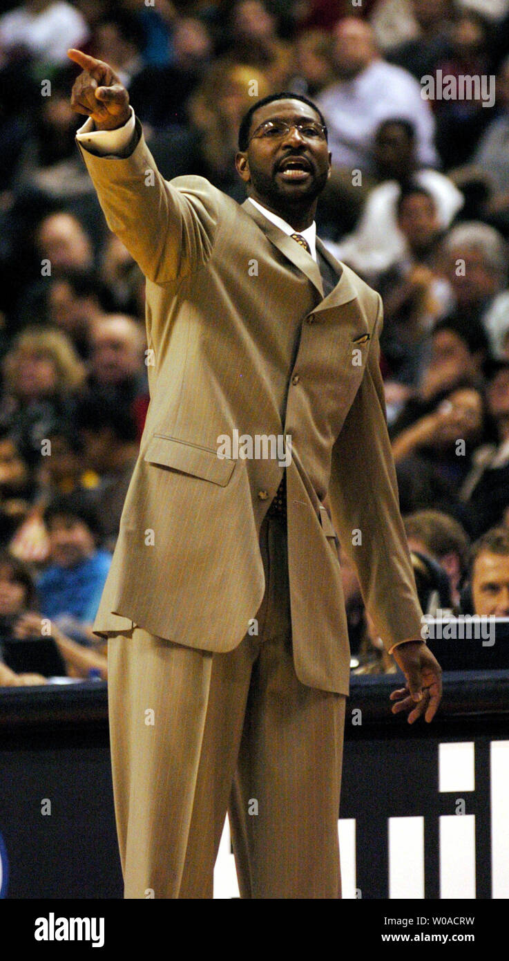 Toronto Raptors head coach Sam Mitchell yells instructions to his ...