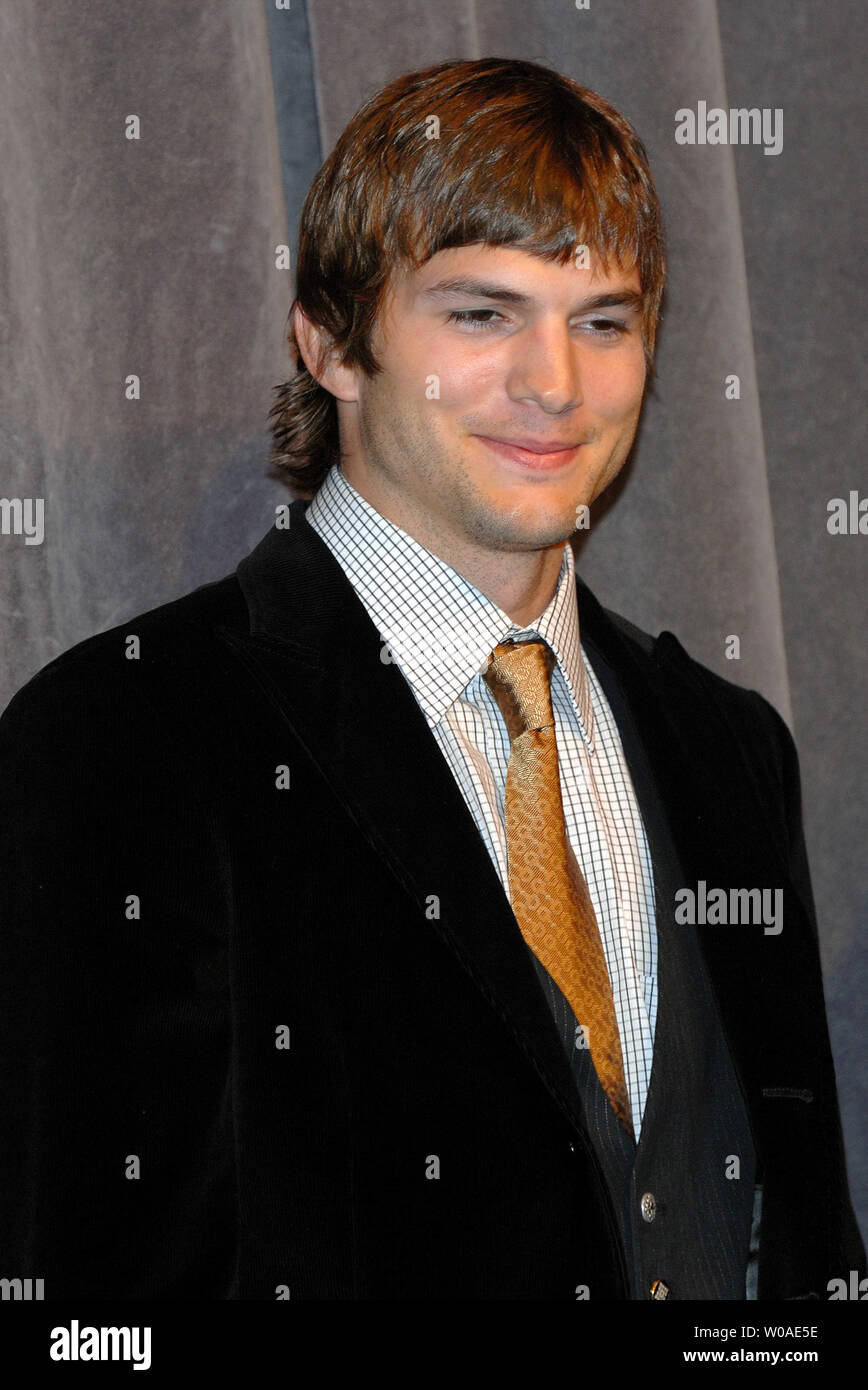 Ashton Kutcher goes onstage for cast introductions at the North ...