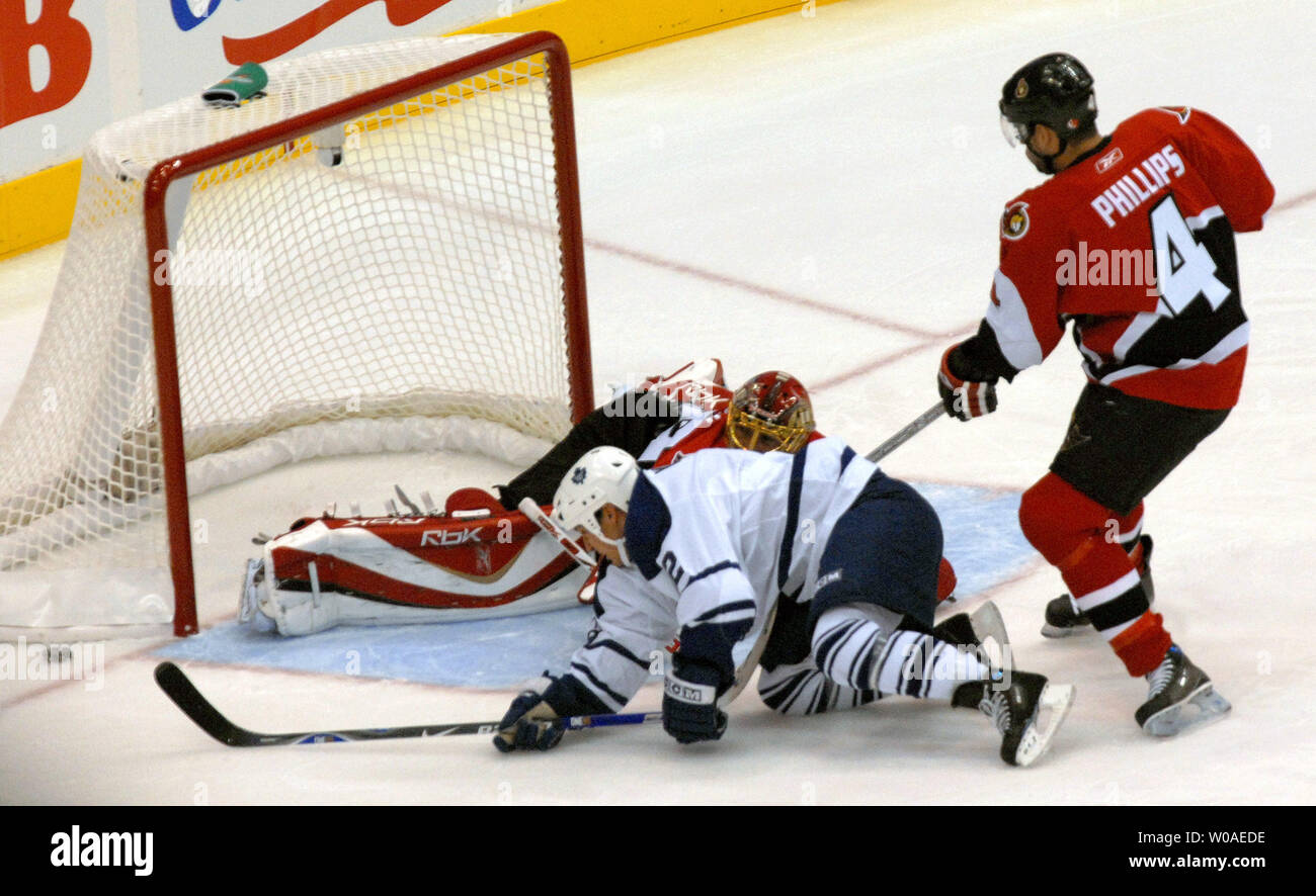 Ottawa senators goalie martin gerber hi-res stock photography and ...