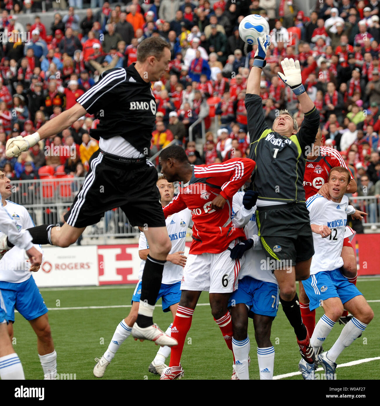 Bmo field crowd hi-res stock photography and images - Alamy