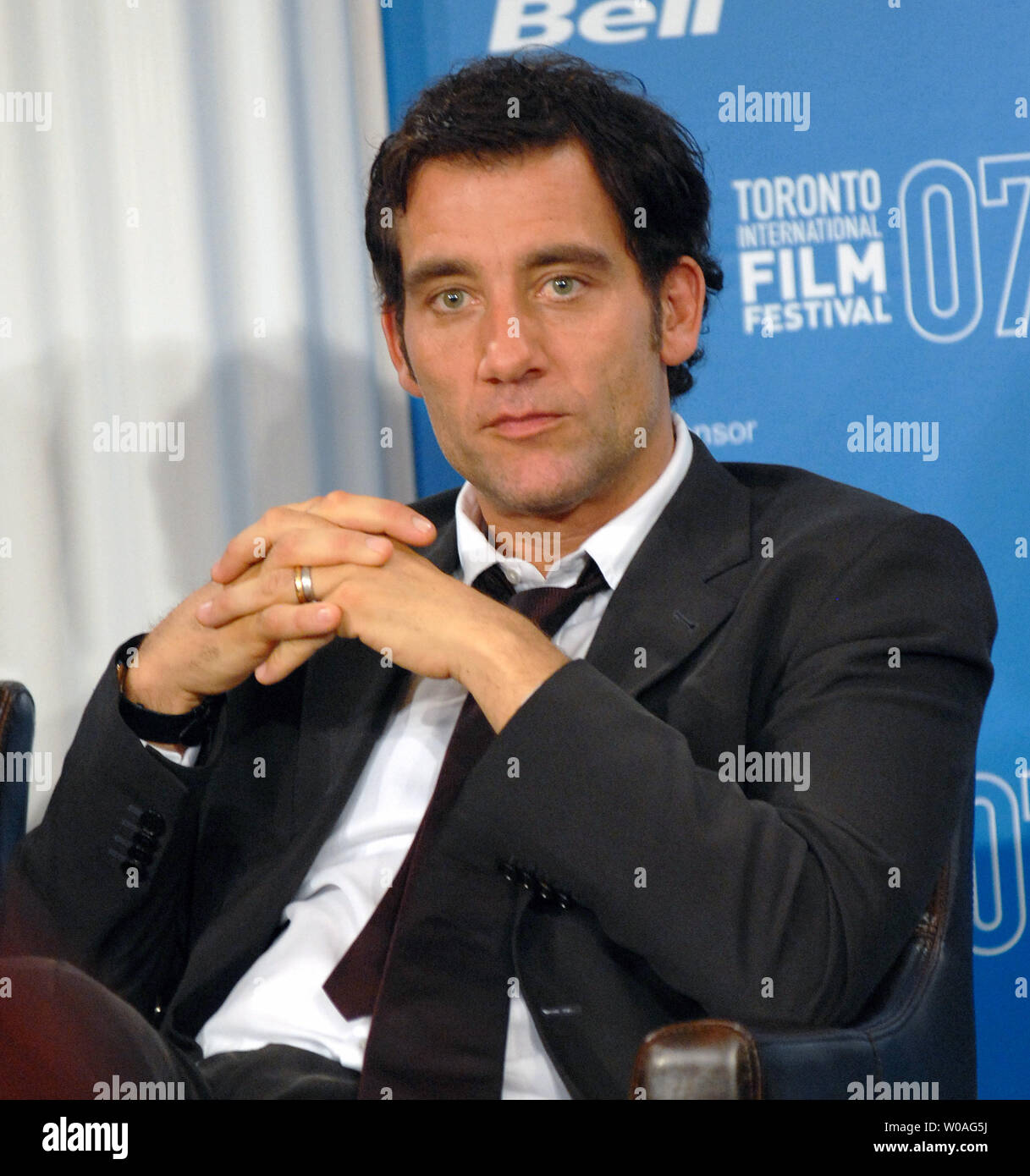 Clive owen elizabeth the golden age hi-res stock photography and images ...