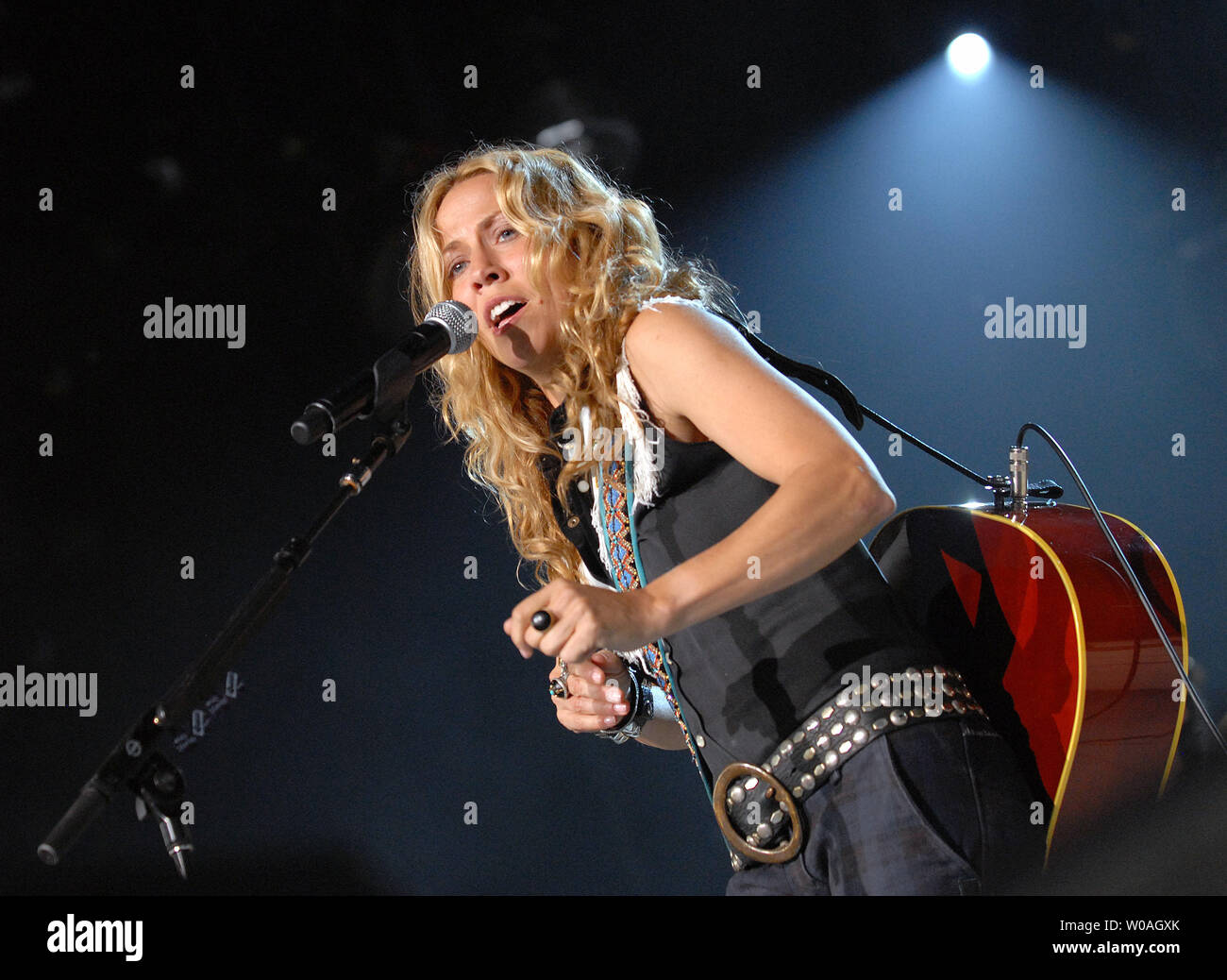 Sheryl Crow performs songs from her acclaimed "Detours" album onstage ...