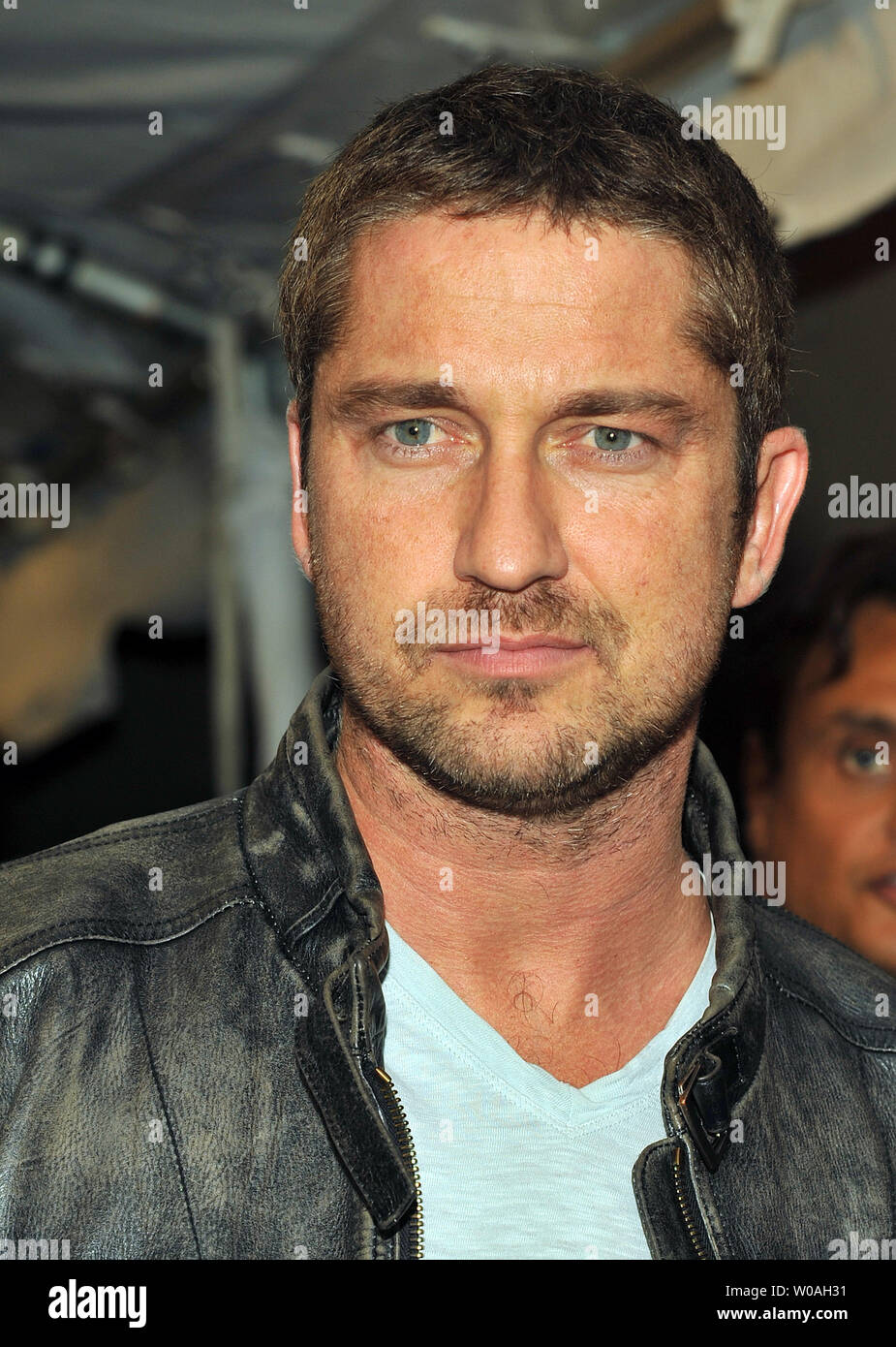 Gerard Butler arrives for the gala premiere of "Burn After Reading" at ...