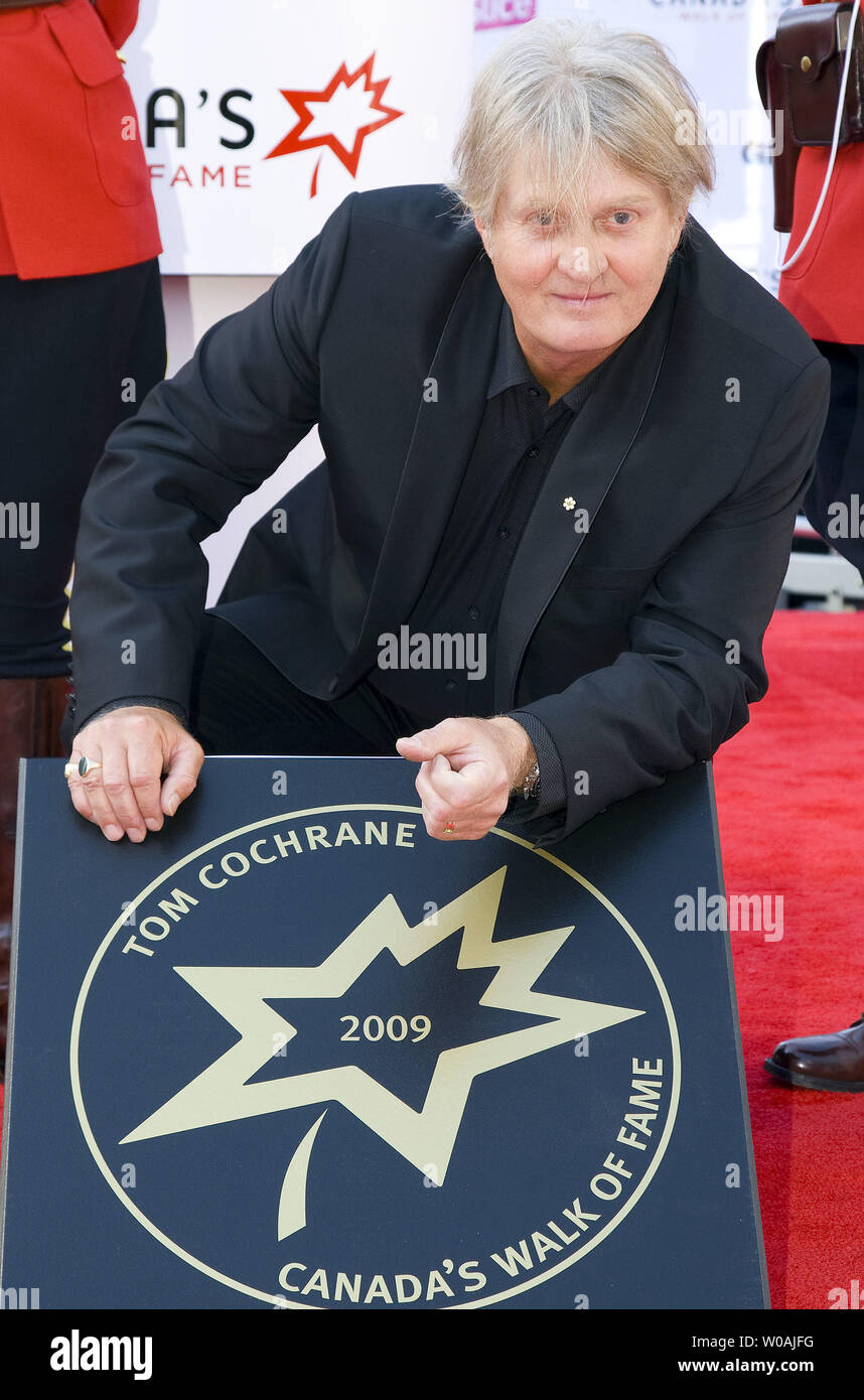 Singer/musician Tom Cochrane unveils his star on Canada's Walk of Fame ...