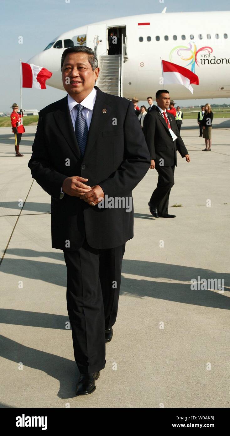 Indonesia President Susilo Yudhoyono arrives at Toronto International ...