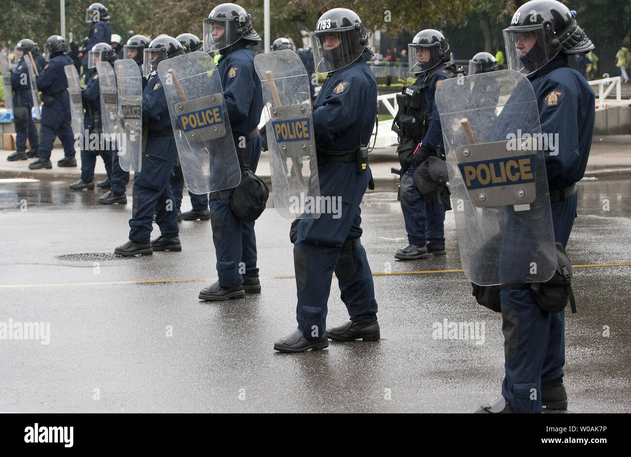 Police behind hi-res stock photography and images - Alamy