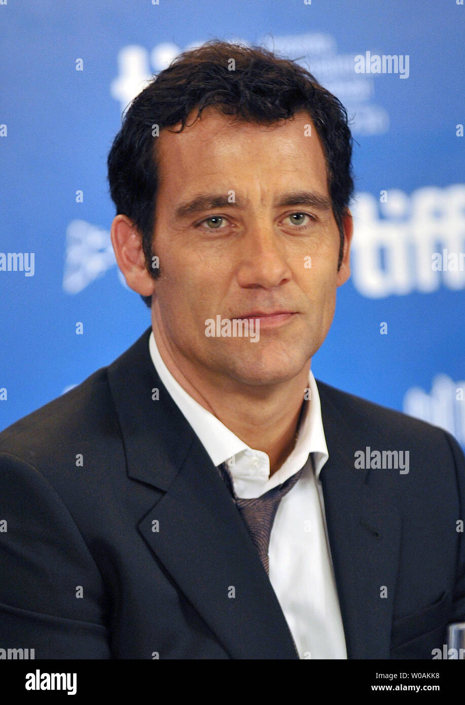 Actor clive owen hi-res stock photography and images - Alamy