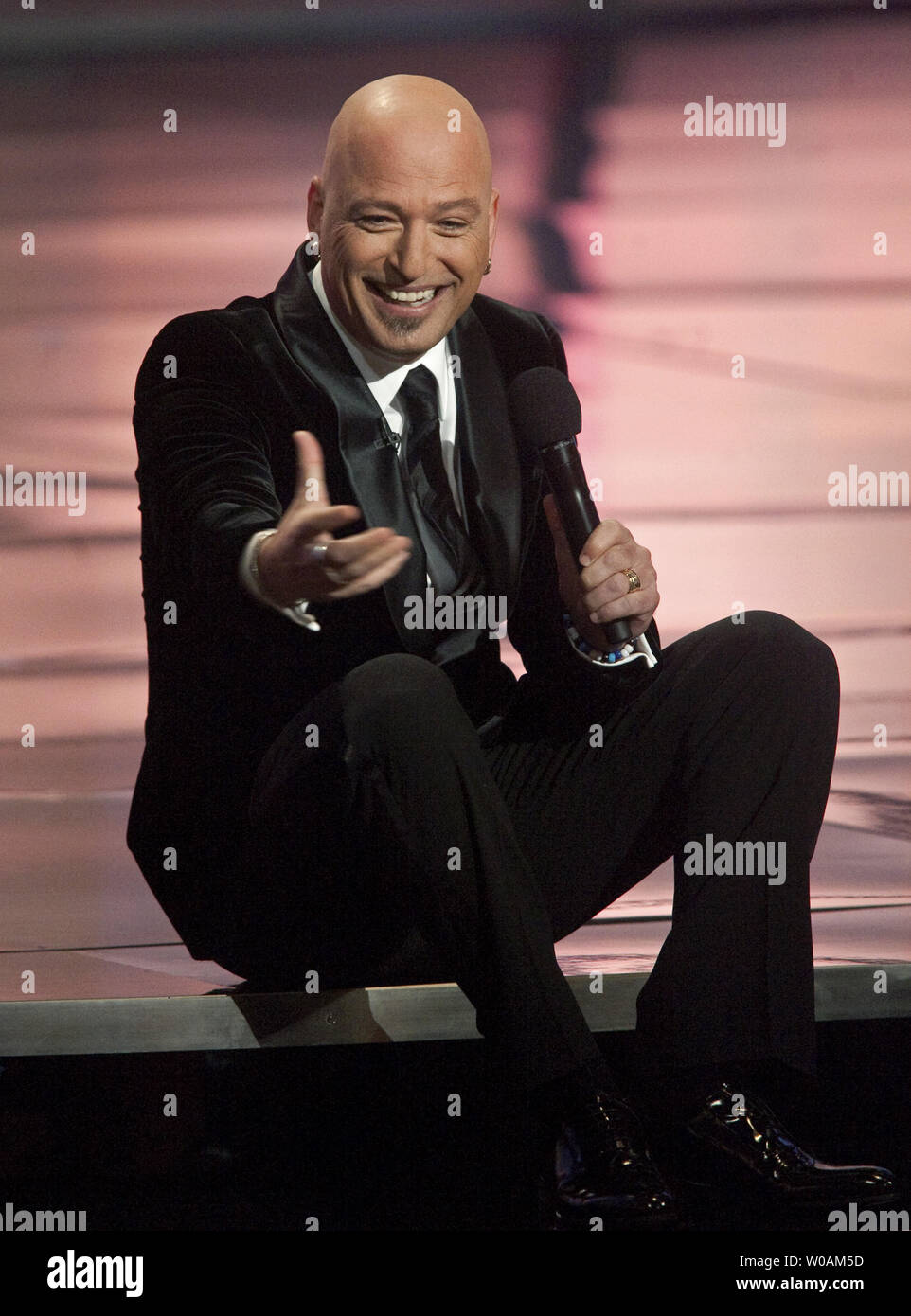 Howie mandel during hi-res stock photography and images - Alamy