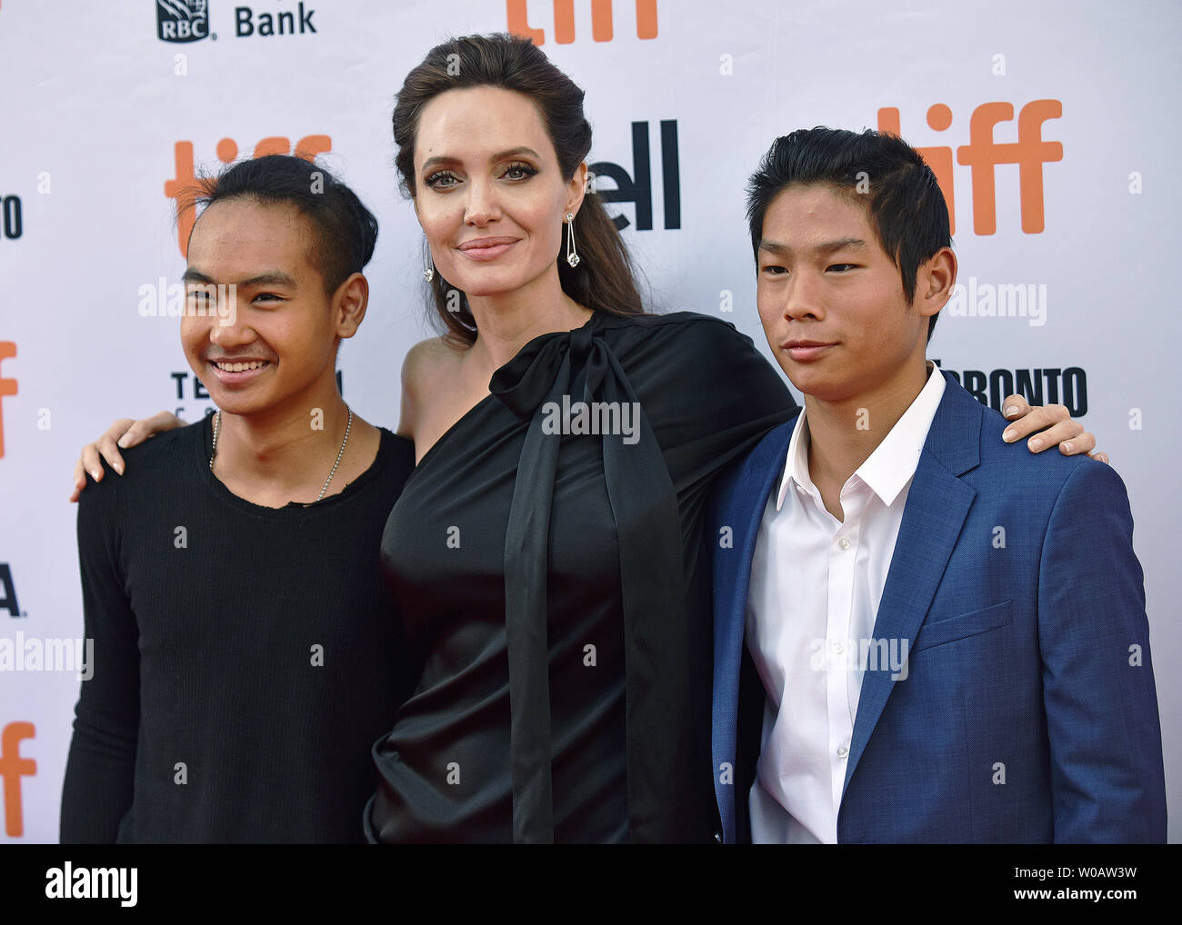 Maddox jolie pitt hi-res stock photography and images - Alamy
