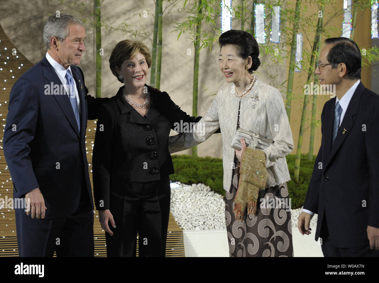 Japanese Prime Minister Yasuo Fukuda (R) and his wife Kiyoko Fukuda ...