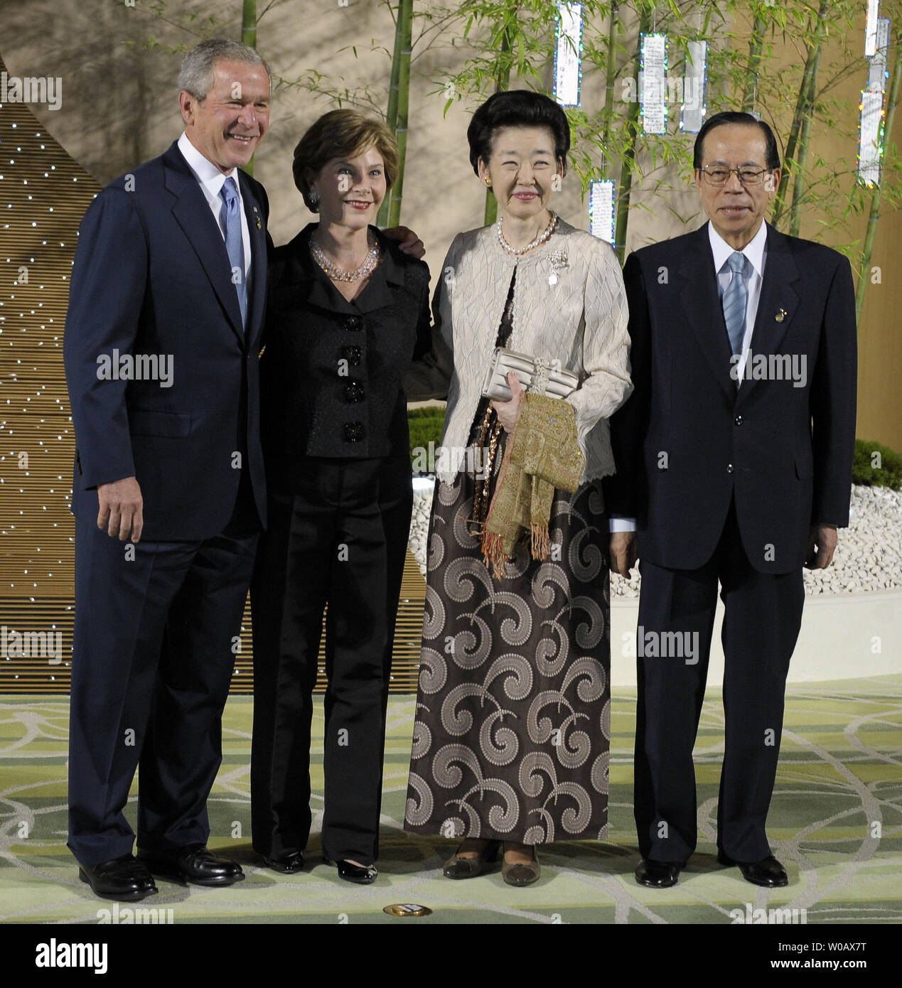 U.S. President George W. Bush (L), first lady Laura Bush, Japanese ...