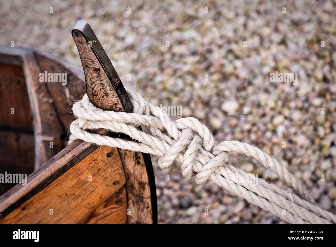 Boat bow rope hi-res stock photography and images - Alamy