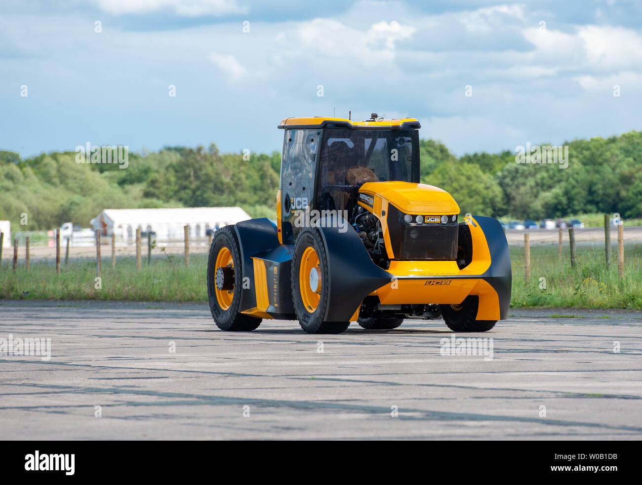 Jcb fast tractor hi-res stock photography and images - Alamy
