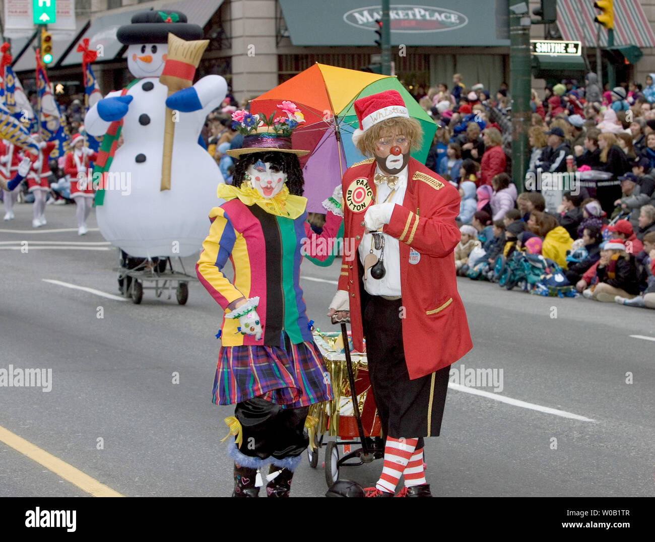 Frosty the snowman in a parade hi-res stock photography and images - Alamy
