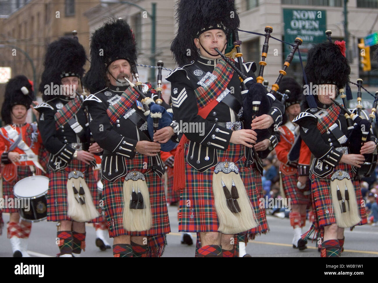 Military pipe band hi-res stock photography and images - Alamy