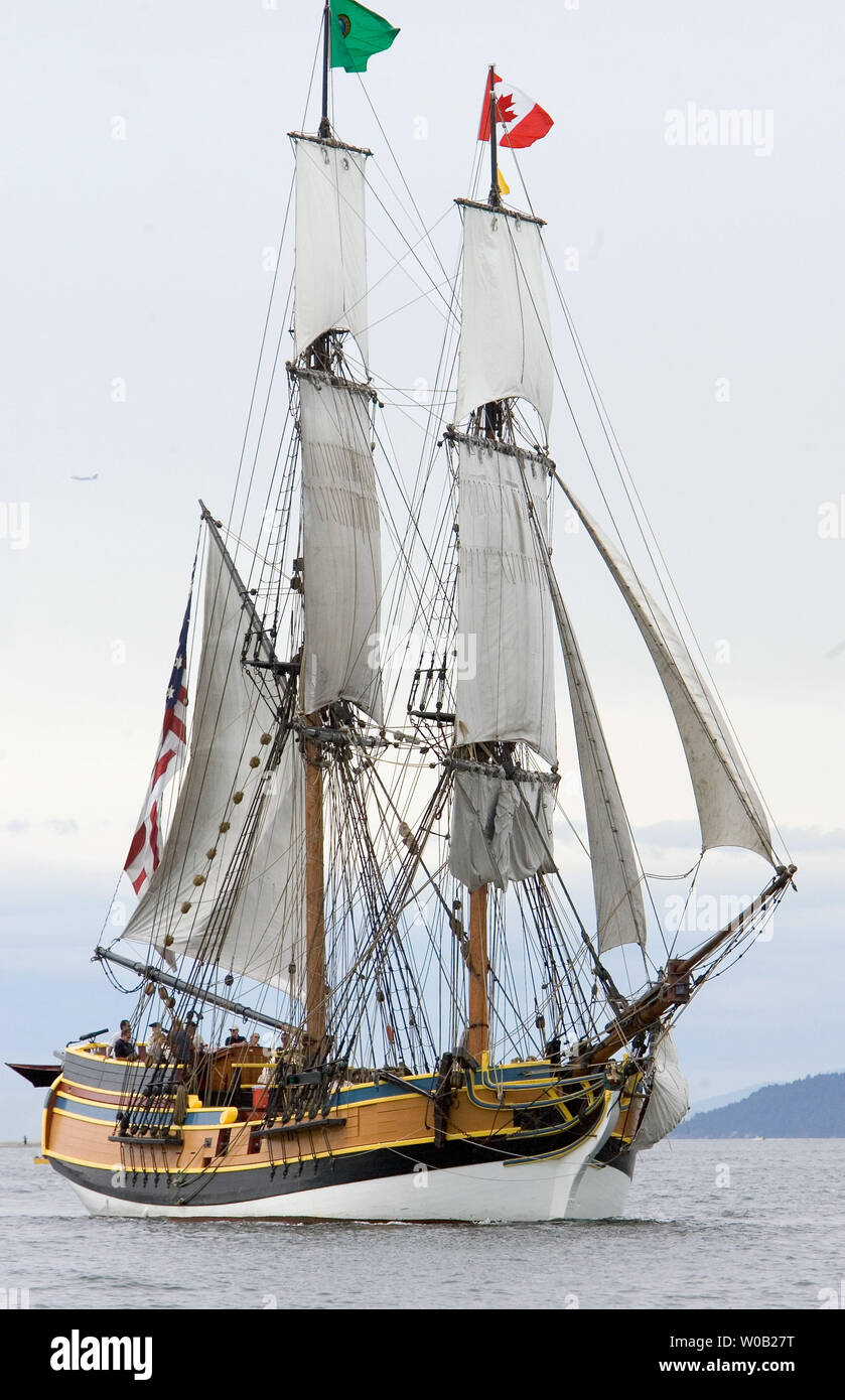 The Lady Washington, a Class A, Division II, 112-foot replica wooden ...