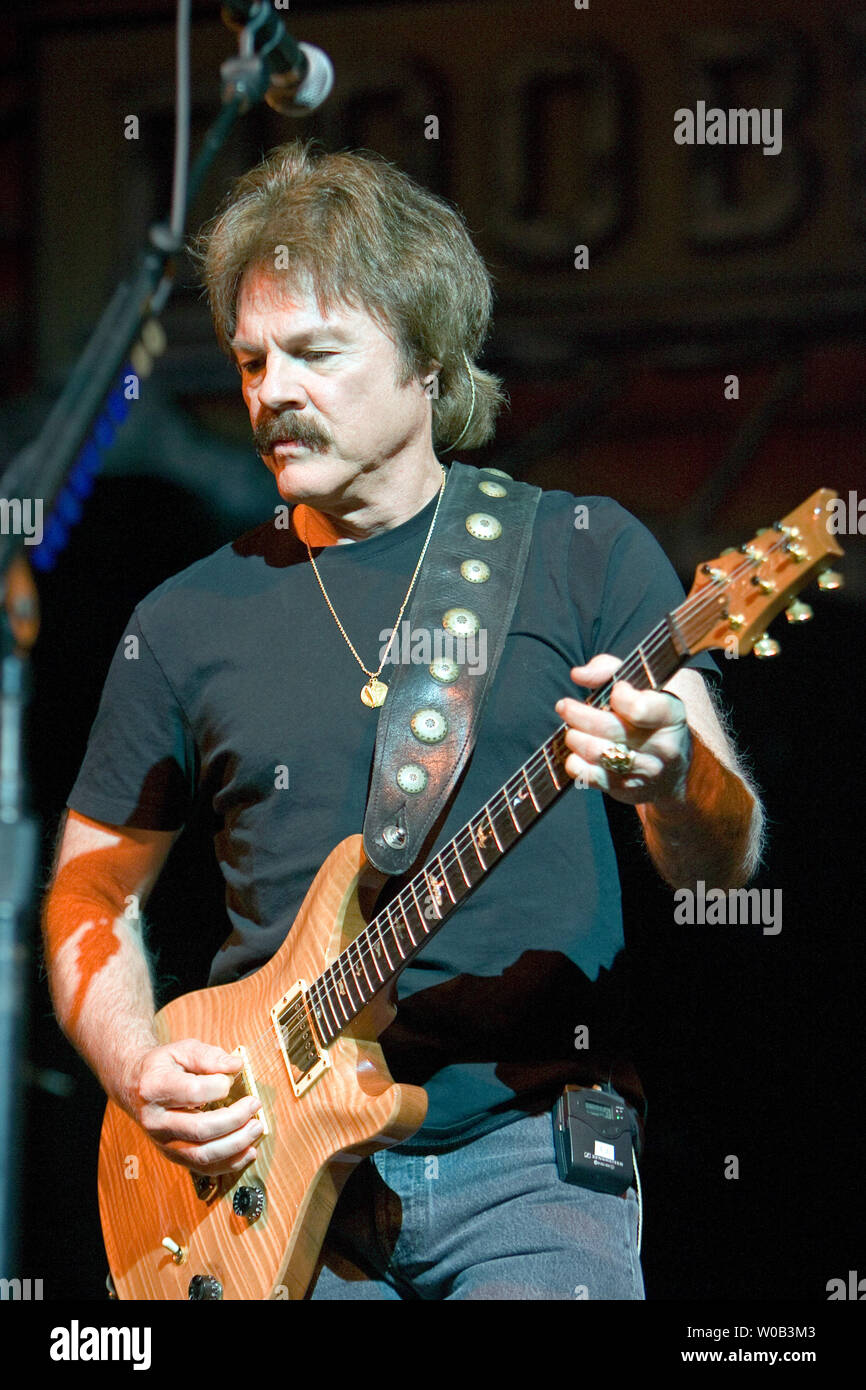 The doobie brothers tom hi-res stock photography and images - Alamy