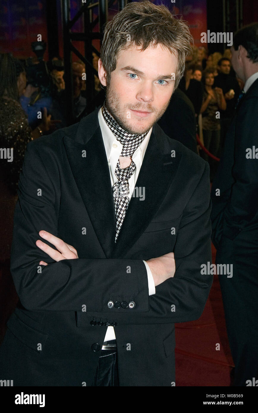Actor Shawn Ashmore arrives on the red carpet at The 2006 Gemini Awards ...