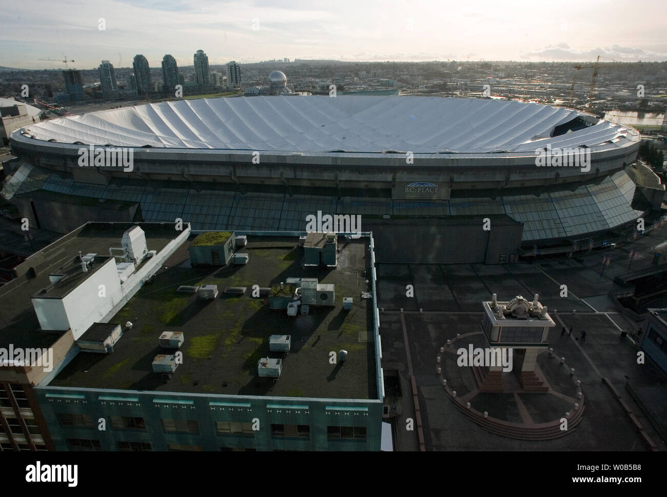 Bc stadium game roof hi-res stock photography and images - Alamy