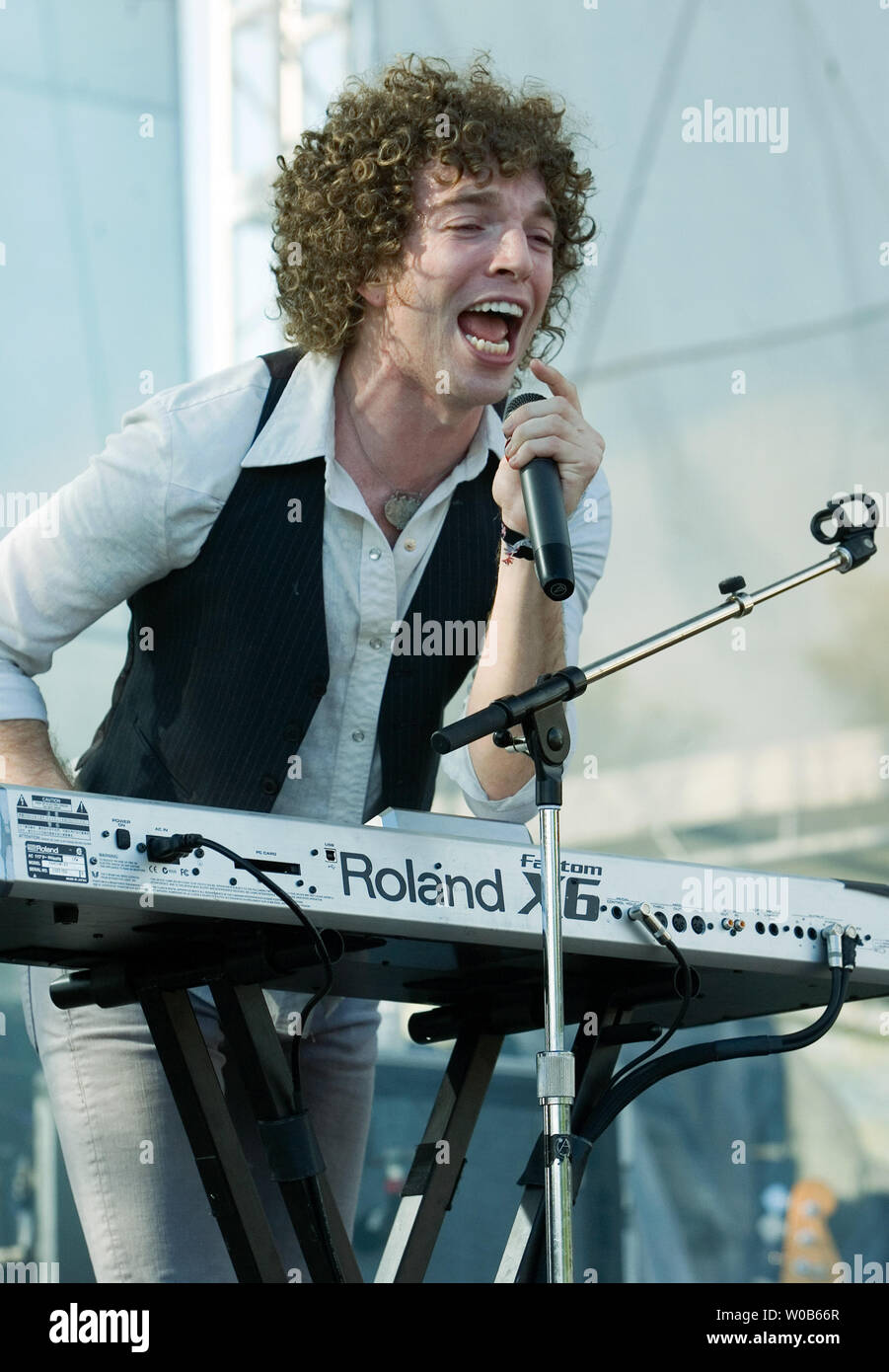 Lead singer keyboardist hi-res stock photography and images - Alamy