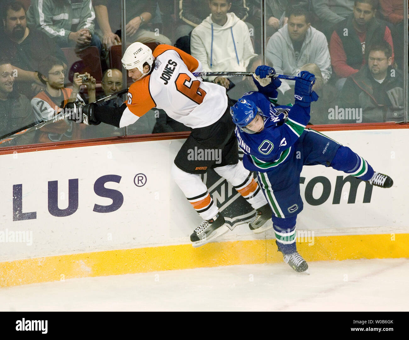 Mason raymond hi-res stock photography and images - Alamy