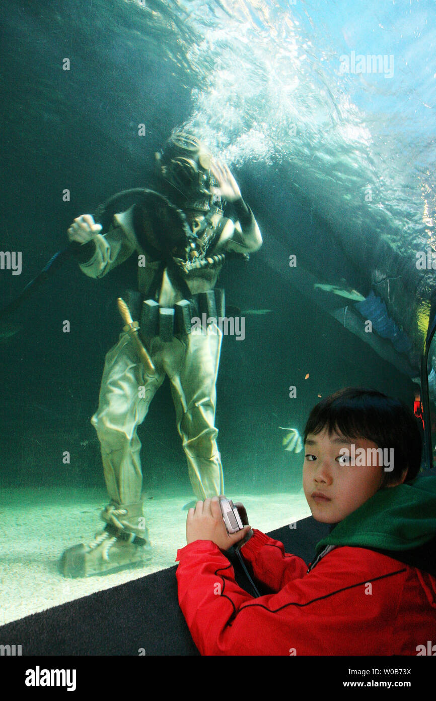 Mark v diving suit hi-res stock photography and images - Alamy